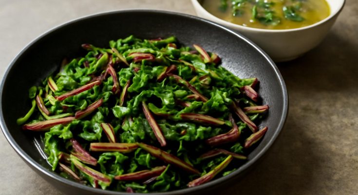 Vízi spenót piros szárú (Ipomoea aquatica var. rubra) stir-fry és leves ...